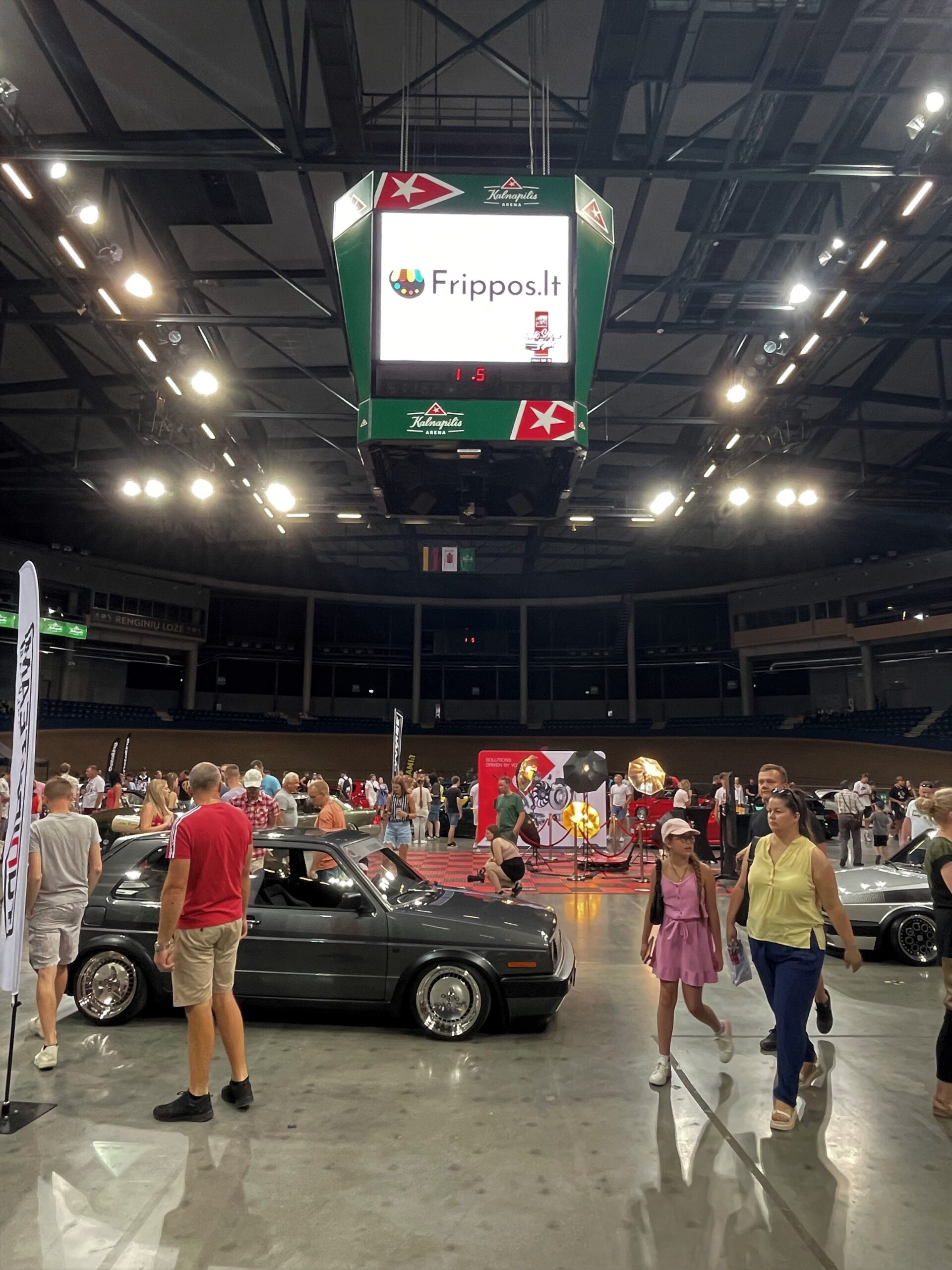 Išskirtiniai Automobiliai ir Magiški Portretai: Frippos.lt Pasirodymas ...